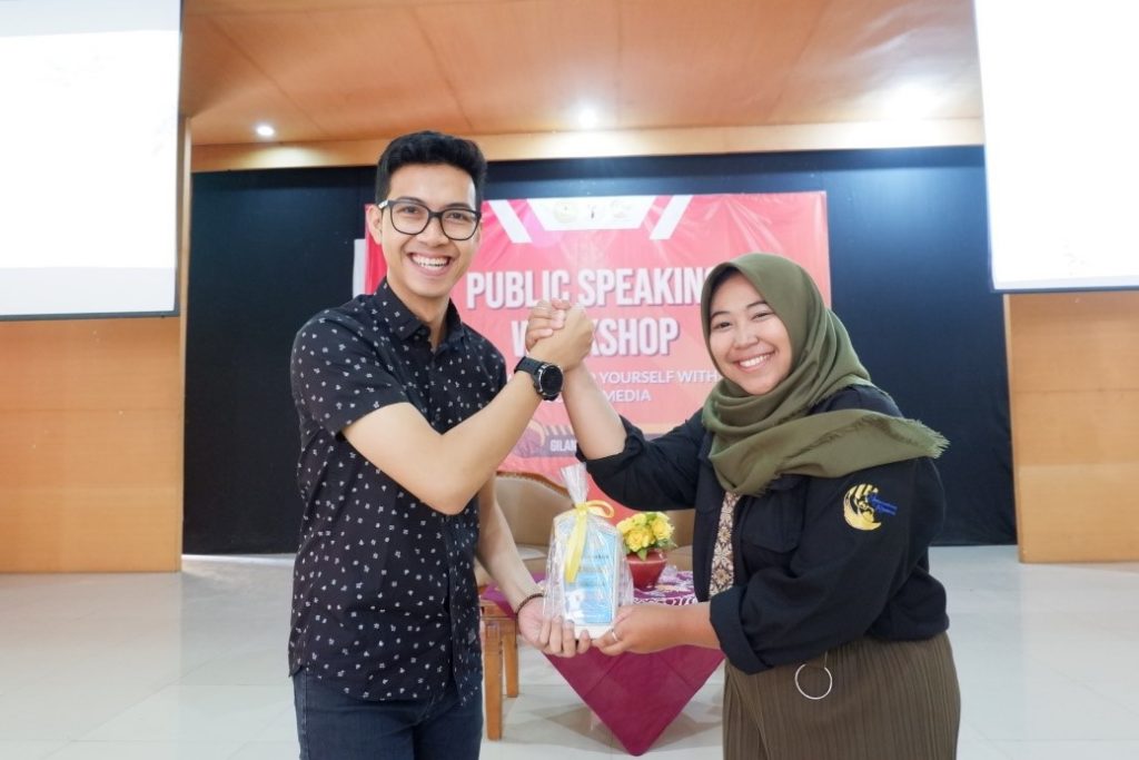 Lokakarya Korps Mahasiswa Hubungan Internasional: Berbicara di Depan ...